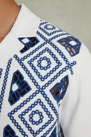 REISS Stefano Contrast Embroidered Cuban Collar Shirt