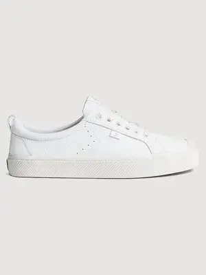 Cariuma Oca Low Leather Sneakers