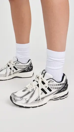 NEW BALANCE 1906r Sneakers
