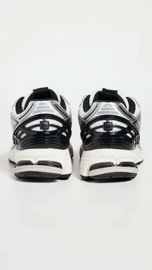 NEW BALANCE 1906r Sneakers