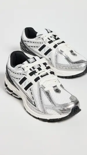 NEW BALANCE 1906r Sneakers