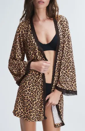 SAVAGE X FENTY Snug Hug Short Robe - Suga Beige On The Prowl Print