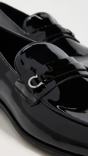 FERRAGAMO Patent Leather Formal Loafers - Nero