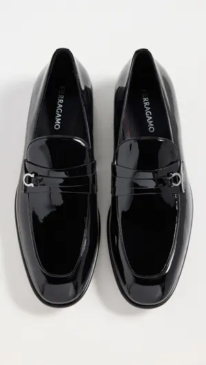 FERRAGAMO Patent Leather Formal Loafers - Nero