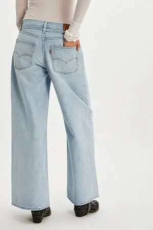 LEVI'S Xl Straight-leg Jeans - Karmas Coming