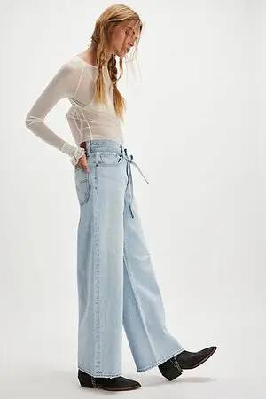 LEVI'S Xl Straight-leg Jeans - Karmas Coming