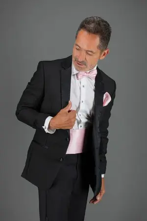 Trafalgar Sutton Silk Bow Tie And Pocket Square Set - Pink