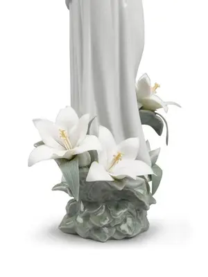 LLADRO Madonna Of The Flowers Figurine - White