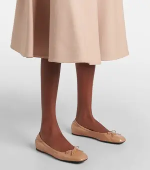 Valentino Garavani Vlogo Signature Leather Ballet Flats