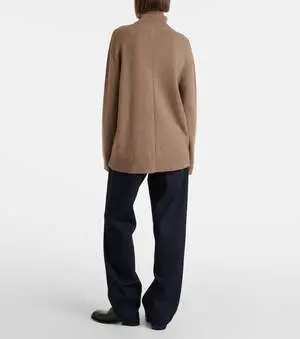 THE ROW Hepny Cashmere Turtleneck Sweater
