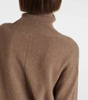 THE ROW Hepny Cashmere Turtleneck Sweater