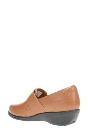 PROPET Wallis Slip-on Shoe - Caramel