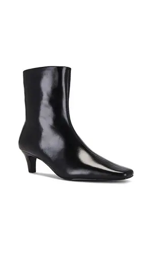 Raye Lauren Boot