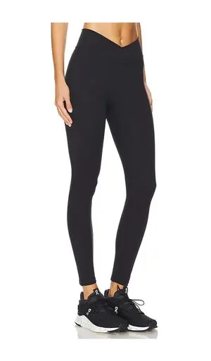 437 The V Legging