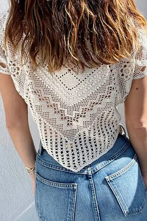 MADLY VINTAGE 1970s Crochet Lace Cropped Blouse