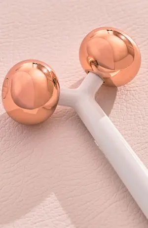 LUCE Sculpting And Depuffing Deluxe Face Roller