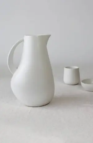 GHARYAN STONEWARE Pitcher Kuduo - White