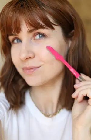THE ORIGINAL MAKEUP ERASER Fuzz Eraser 2-in-1 Dermaplaner