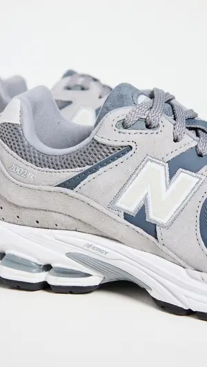 NEW BALANCE 2002r Sneakers - Grey/grey