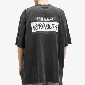 VETEMENTS Hello My Name Is DEMNA Tシャツ Vetements Hello My Name Is T-Shirt In Black - 40% Off | Editorialist