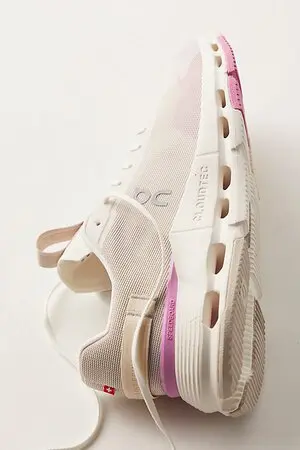 On Cloudnova Form 2 Sneakers Pearl/raspberry