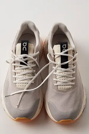 On Cloudnova Form 2 Sneakers Truffle/dew