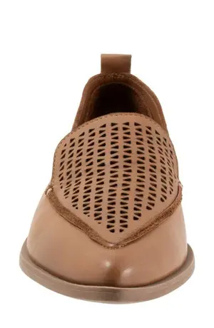 BUENO Blazey Pointed Toe Flat - Walnut