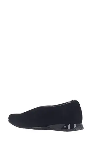 L'AMOUR DES PIEDS Taura Flat - Black Patent