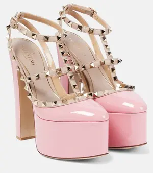 Valentino Garavani Rockstud Patent Leather Platform Pumps - Pink