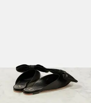 Valentino Garavani Un Chateau Bow Satin Mules