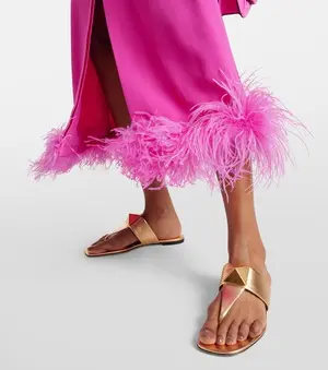 Valentino Garavani One Stud Leather Thong Sandals - Gold