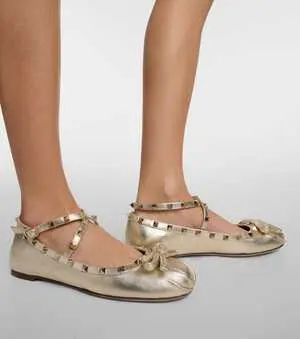 Valentino Garavani Rockstud Metallic Leather Ballet Flats - Gold