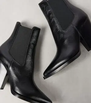 Saint Laurent Theo 95 Leather Chelsea Boots
