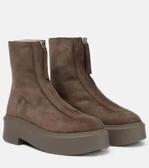 THE ROW Zipped Suede Boots - Brown
