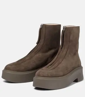 THE ROW Zipped Suede Boots - Brown