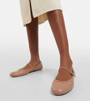 GIANVITO ROSSI Carla Leather Ballerinas - Beige