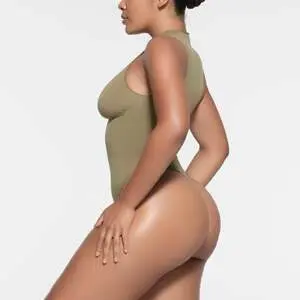 SKIMS Seamless Sculpt Zip Front Sleeveless Thong Bodysuit