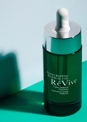 RÉVIVE Moisturizing Renewal Oil