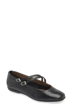 WONDERS Asymmetric Strap Flat - Black Leather