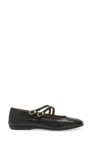 WONDERS Asymmetric Strap Flat - Black Leather