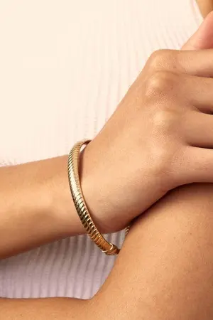 ORADINA 14k Cobra Bangle
