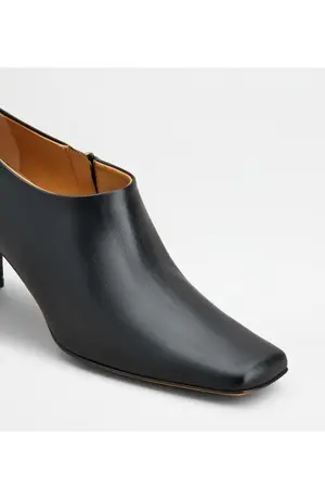 TOD'S Square Toe Bootie