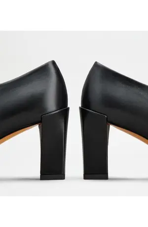 TOD'S Square Toe Bootie