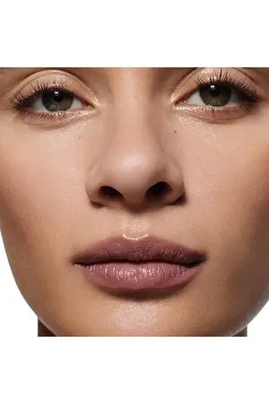 Victoria Beckham Posh Lip - Pose