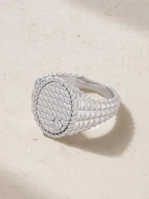 Yvonne Léon 9-karat White Diamond Signet Ring