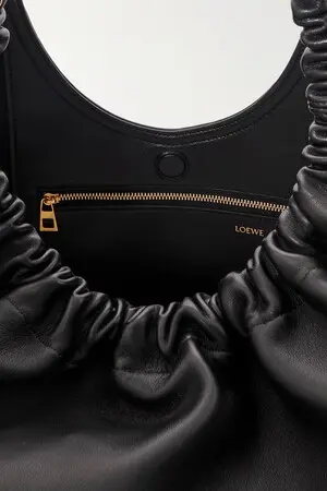 Loewe Squeeze Medium Leather Shoulder Bag - Black