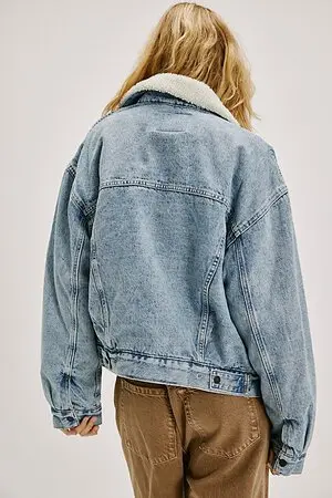 LEVI'S 90s Sherpa Trucker Jacket