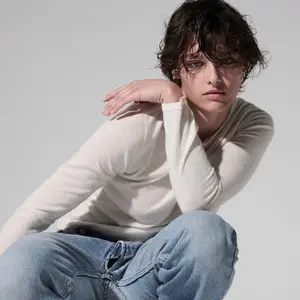 Majestic Filatures 100% Cashmere Long Sleeve Crewneck T-shirt - Milk