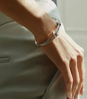 BOODLES The Knot Diamond Bangle
