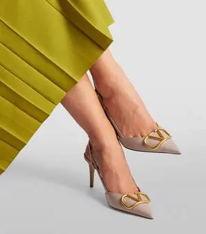 Valentino Garavani Vlogo Slingback Pumps - Nude